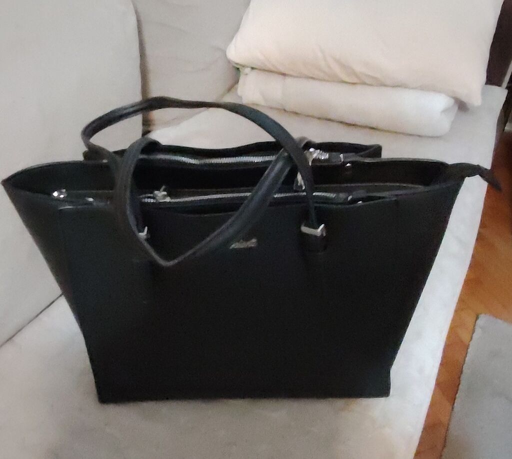 Elegantna ženska torba – crna tote/šopper forma - Materijal: veštačka