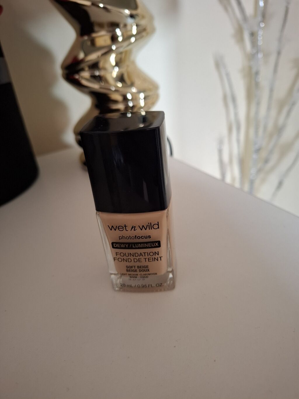 Wet n Wild Photo Focus Dewy/Lumineux tečni puder - Nijansa: Soft