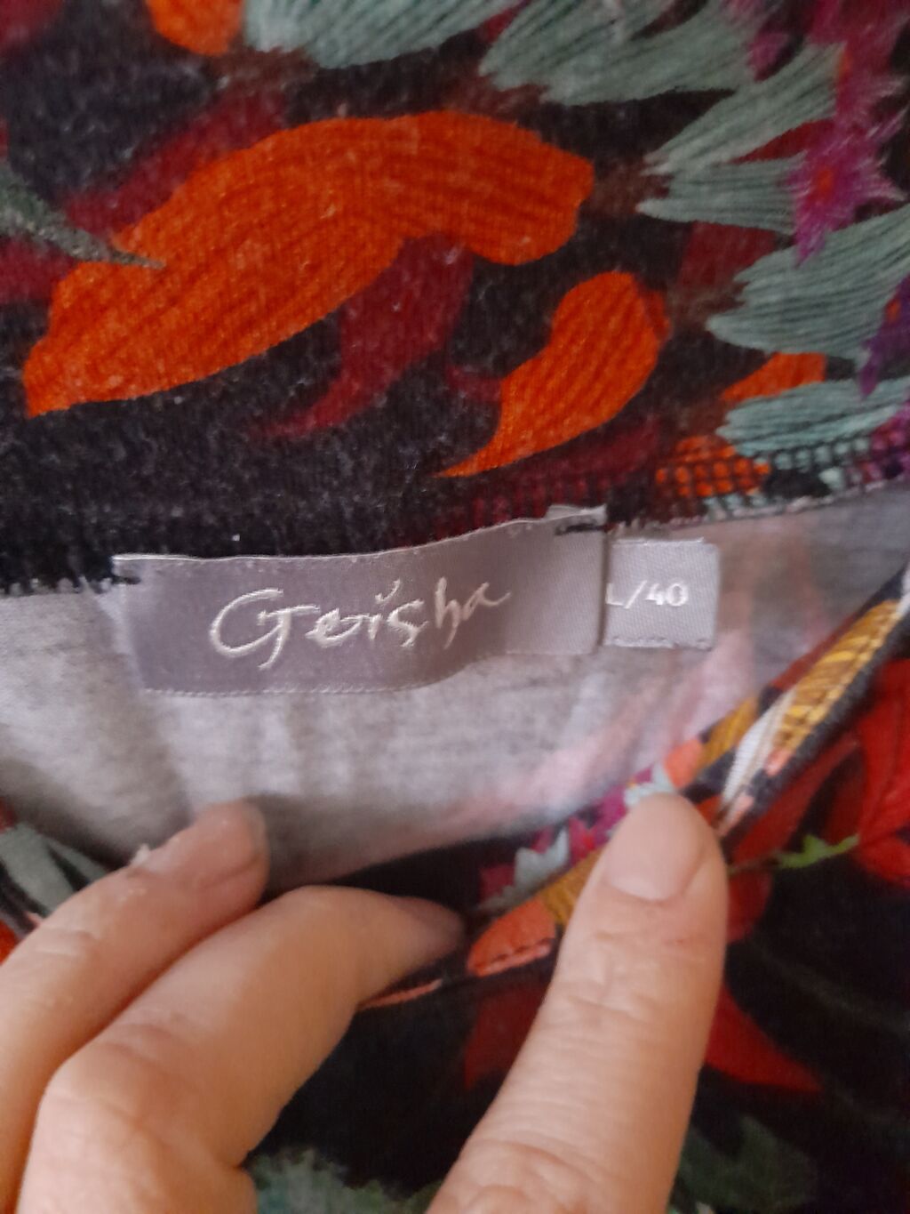 Geisha ženska bluza, veličina L/40. - Dugi rukavi - Crna osnova sa