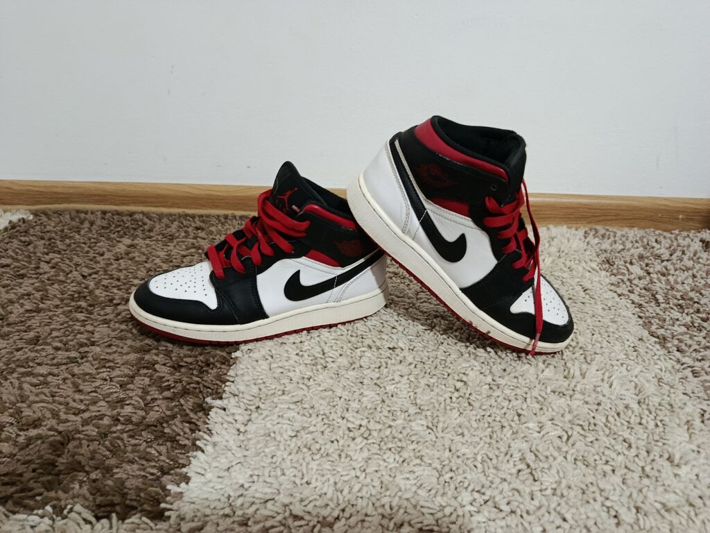 Nike Air Jordan 1 Mid patike - Model: Air Jordan 1 Mid - Boje