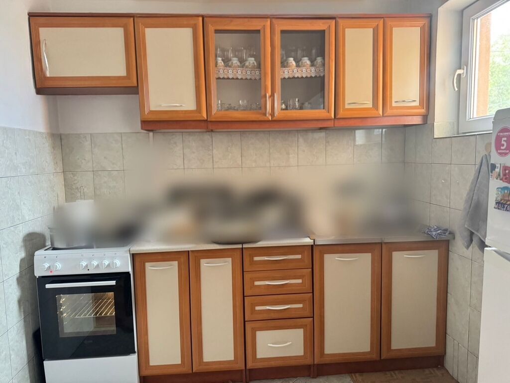 Kuhinjski element set – gornji i donji del sa radnom površinom -