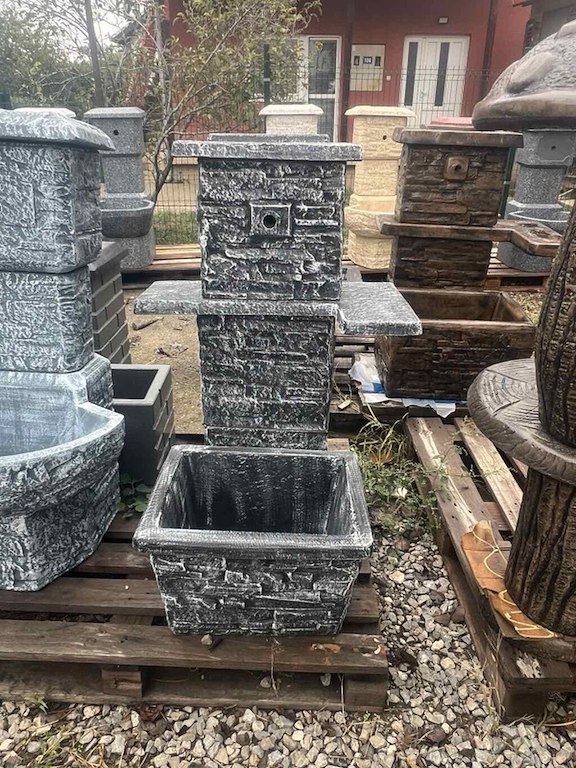 Dekorativna baštenska fontana sa umivaonikom i bazenom - Materijal