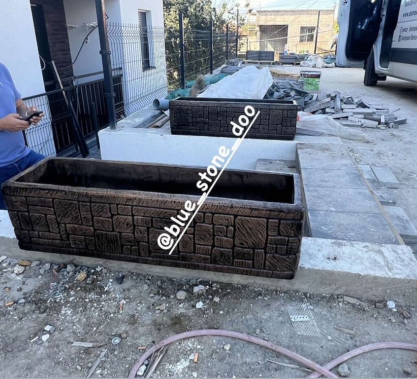 Betonske žardinjere sa efektom klesanog kamena - Materijal: armirani