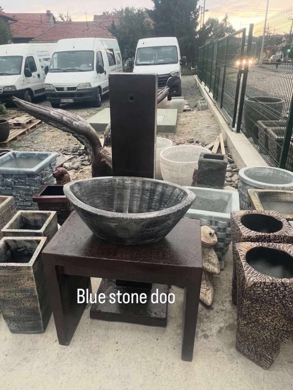 Kamenne dekoracije i oprema za dvorište – Blue Stone doo - Velika