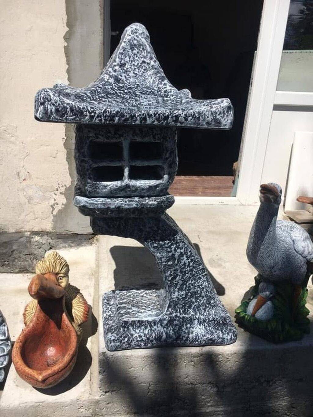 Dekorativna baštenska statua – kamena/polimerska japanska lanterna -