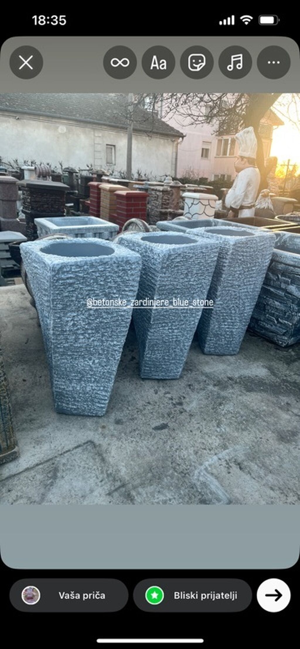 Betonske žardinjere „Blue Stone” - Materijal: armirani beton sa