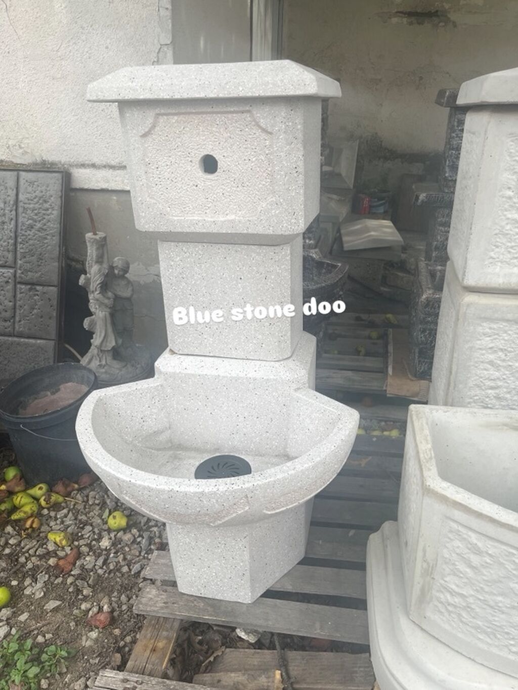 Betonska baštenska česma sa lavabo koritom - Materijal: arhitektonski