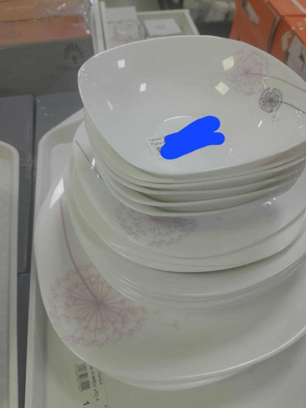 Set posudja od 24 elemenata - 18 tanjira i 6 cinija