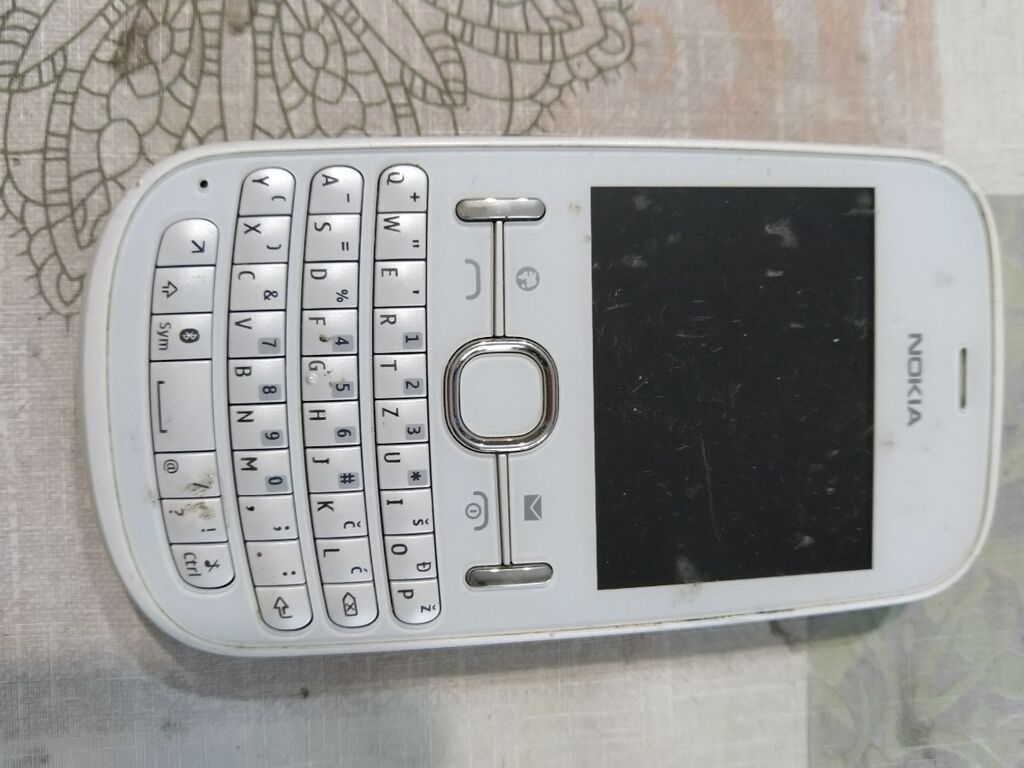 Nokia Asha 201 (RM-799) – klasični QWERTY telefon - Bela varijanta sa