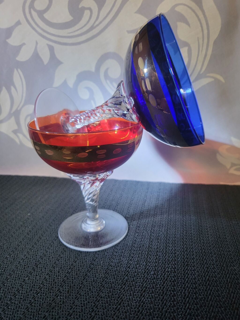 Case murano kristal,za zestoko pice 1950g+. Case su bez ostecenja,sve