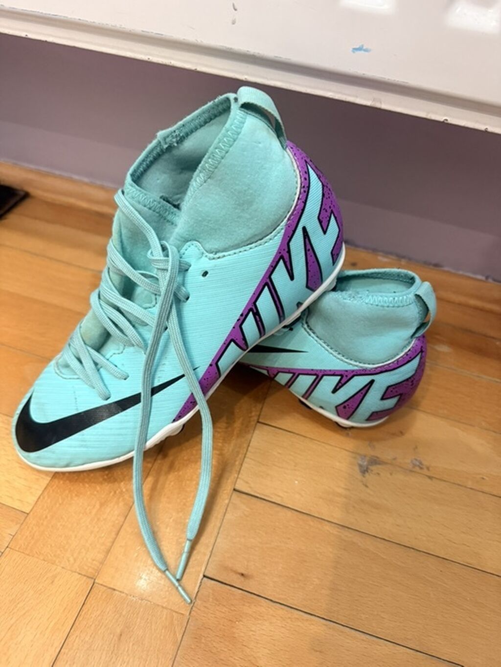 Nike br 36 juniorske kopačke za mali fudbal/veštačku travu (TF/IC