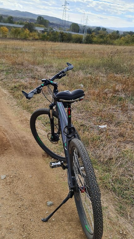 Planinski/treking bicikl – aluminijumski ram sa prednjom suspenzijom