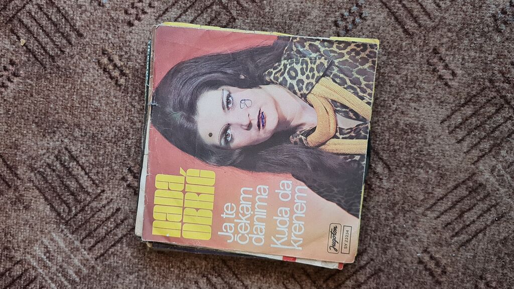 Lot singl gramofonskih ploča (7”/45 rpm) domaće produkcije - Ana