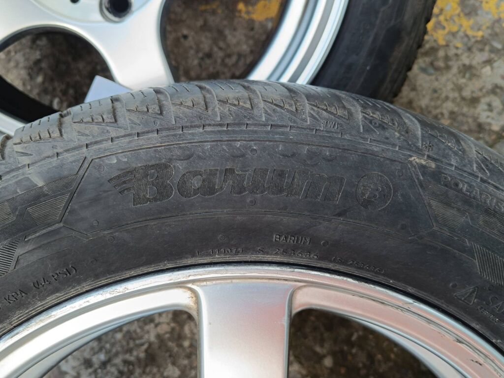 Prodajem M + S gume Barum Polaris 5, 205/55 R16 91T, dubina sare 2