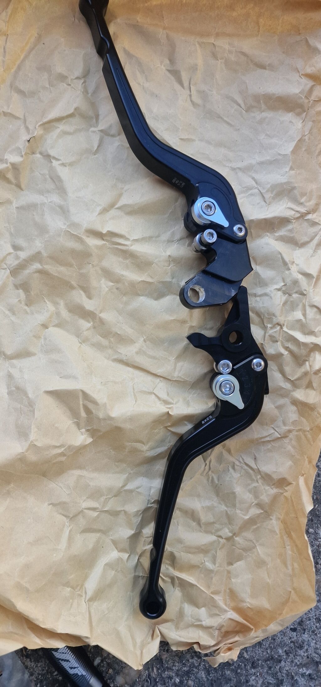 YAMAHA R1 Cena za 2 komada – leva (kvačilo) i desna (prednja kočnica)