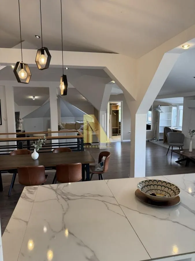 Izdavanje, četvorosoban stan, 189m2, Spens, Novi Sad, Novi Sad