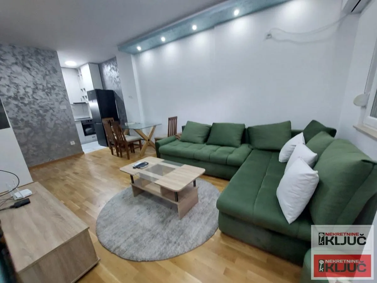 Izdavanje, jednosoban stan, 43m2, Avijatičarsko naselje, Novi Sad, Novi Sad