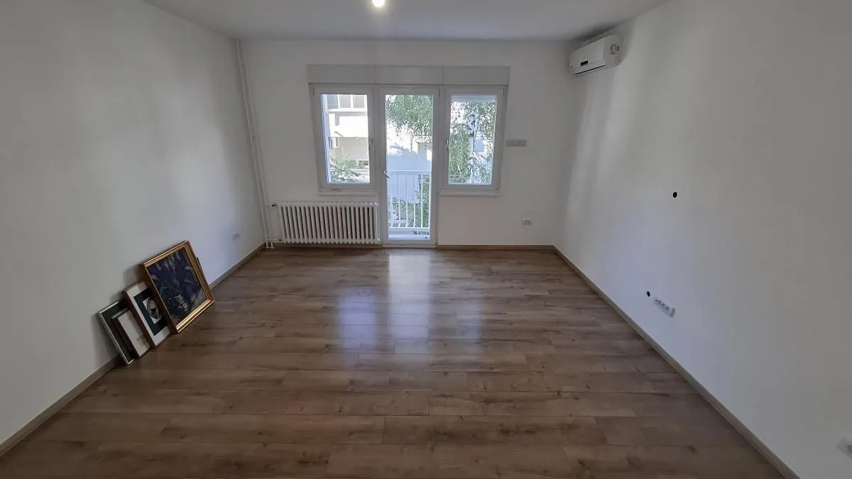 Izdavanje, garsonjera, 28m2, Centar, Novi Sad