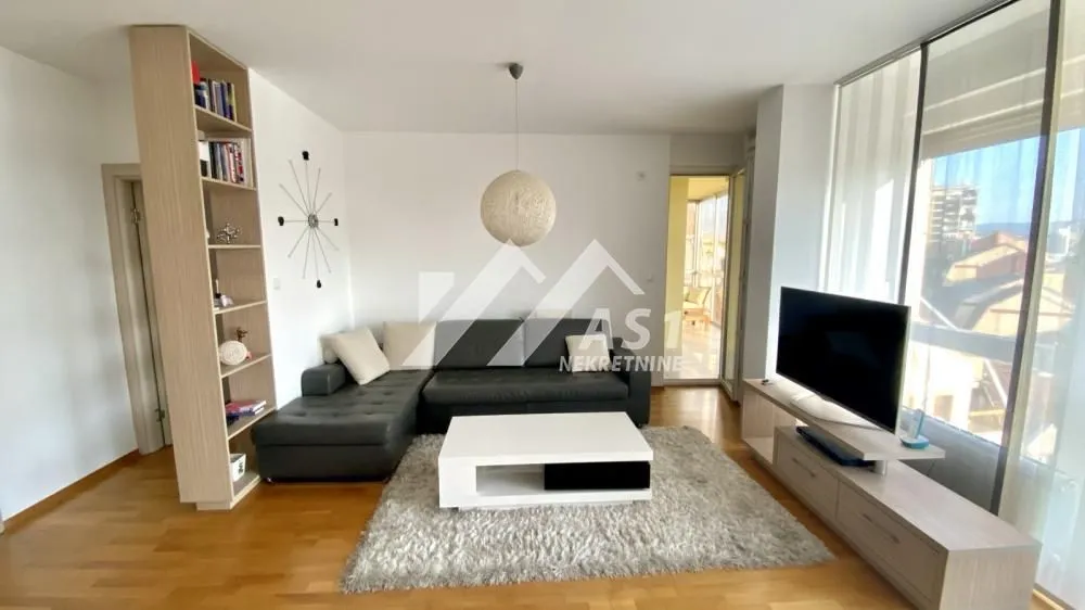 Izdavanje, trosoban stan, 80m2, Novi Sad, Novi Sad