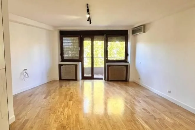 Izdavanje, trosoban stan, 111m2, Vračar Hram, Vračar, Beograd