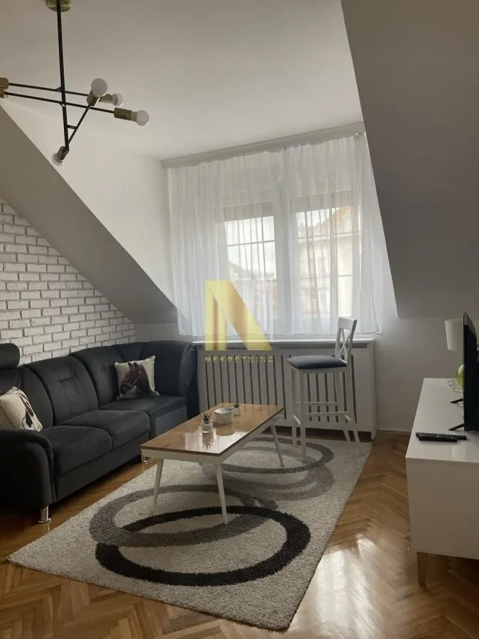 Izdavanje, trosoban stan, 76m², Centar, Novi Sad