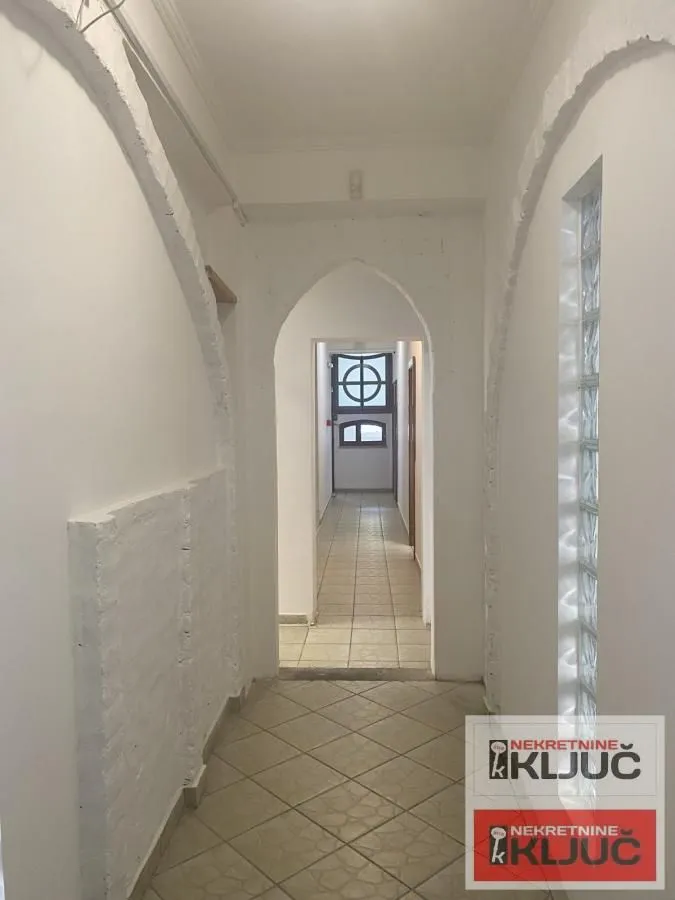 Izdavanje, poslovni prostor, 160m2, Grbavica, Novi Sad, Novi Sad