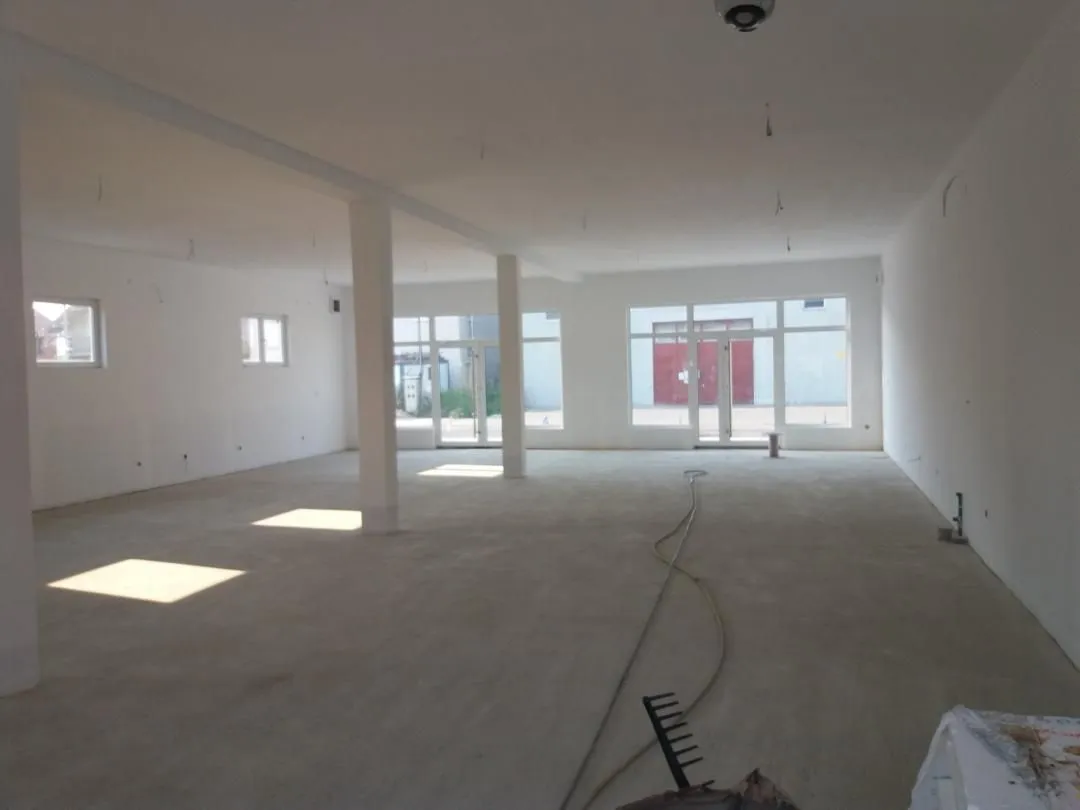 Izdavanje, poslovni prostor, 300m2, Altina, Beograd