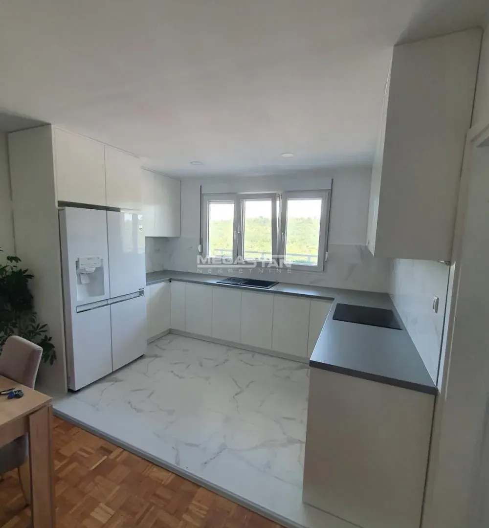 Prodaja, četvorosoban stan, 93m2, Kanarevo Brdo, Beograd