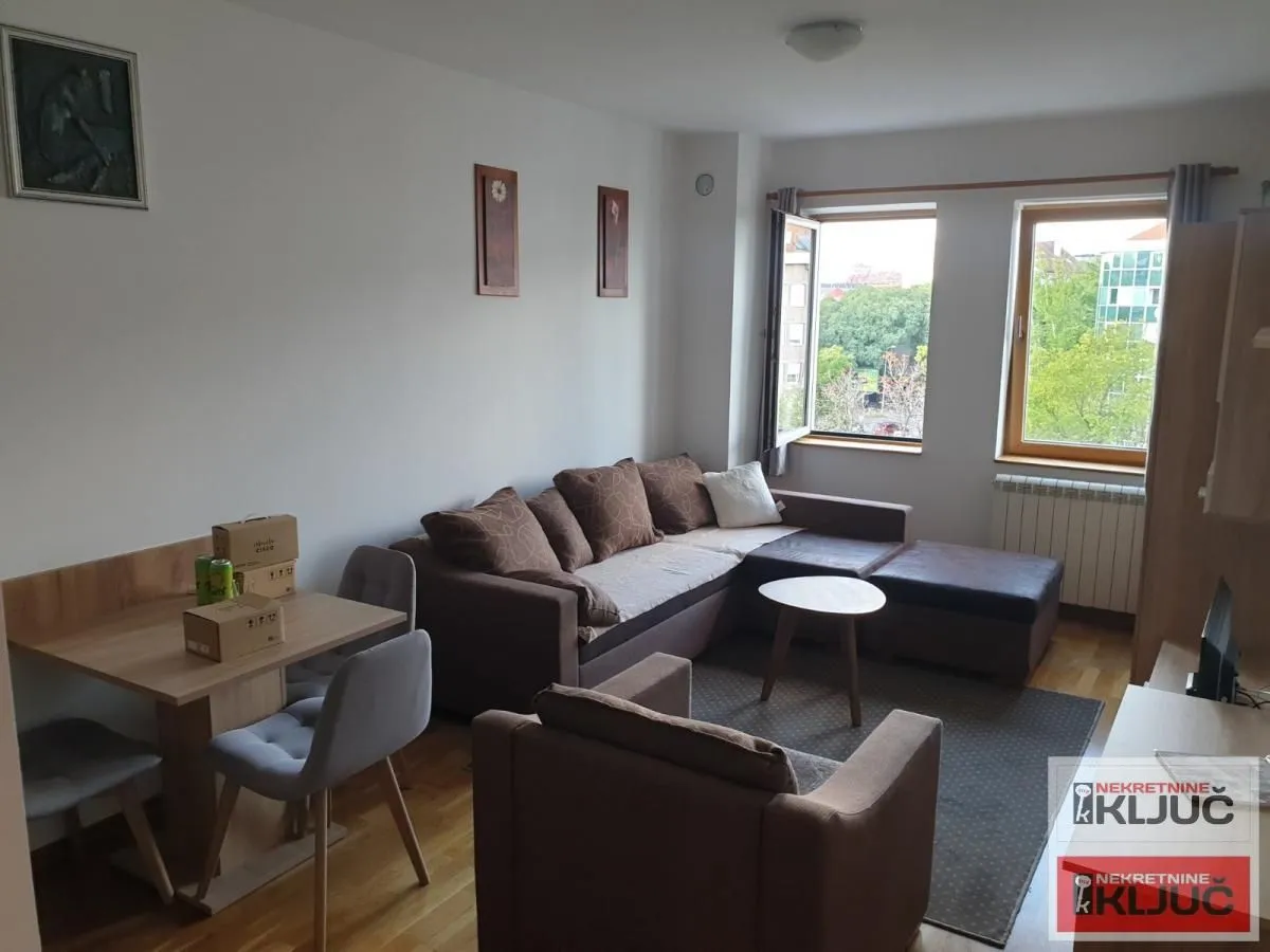 Prodaja, garsonjera, 27m2, Grbavica, Novi Sad, Novi Sad