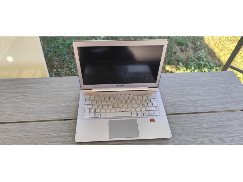 Samsung 730U Ultrabook – i7, 6GB RAM, 256GB SSD