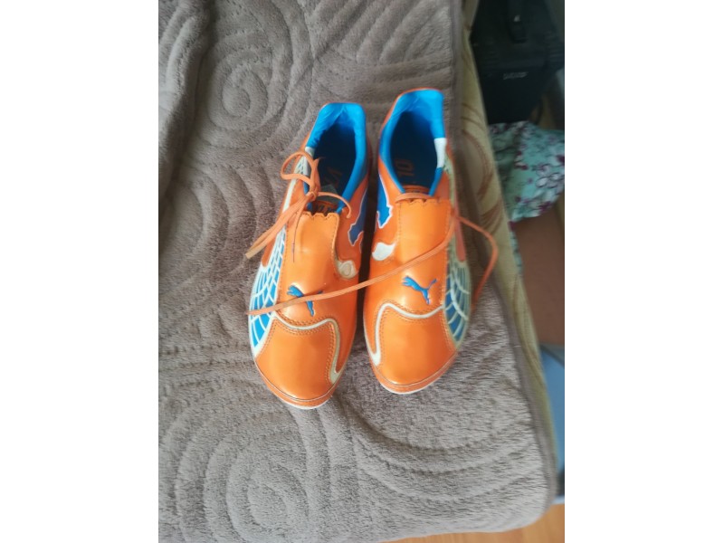 Puma kopačke broj 40