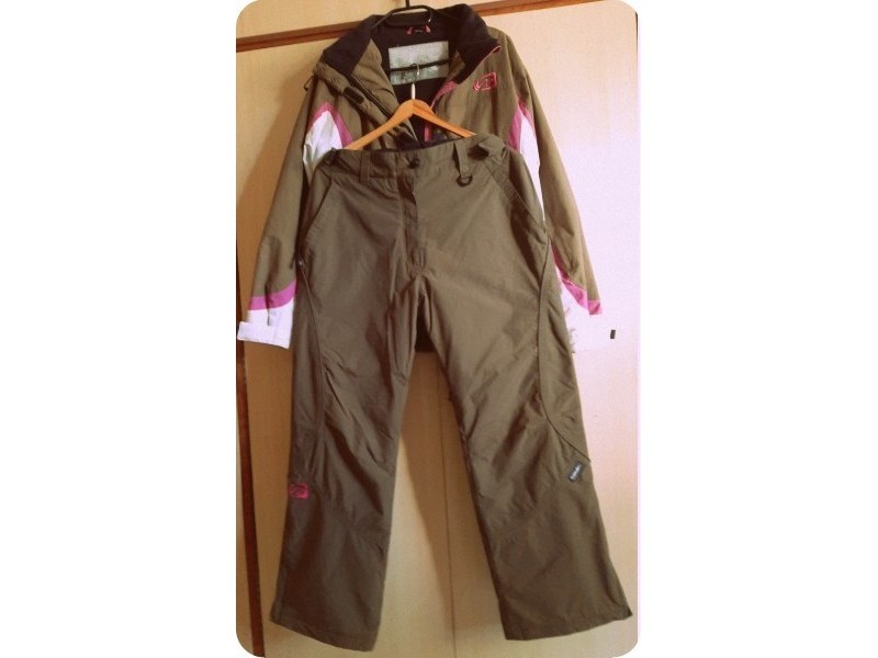 Komplet zimska jakna u pantalone br.44 do 46