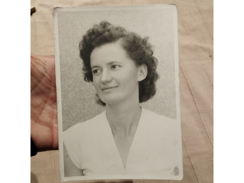 PORTRET ŽENE, CRNO BELA FOTOGRAFIJA