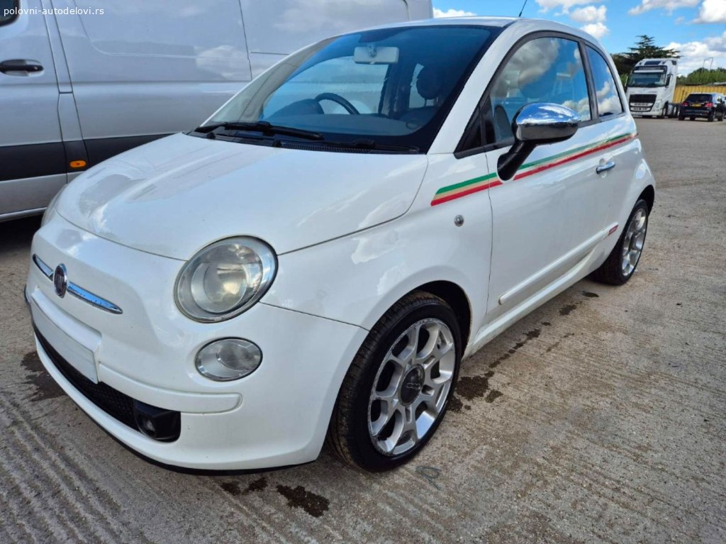 Fiat 500 Kompletan auto u delovima kod boje 268/A Originalni