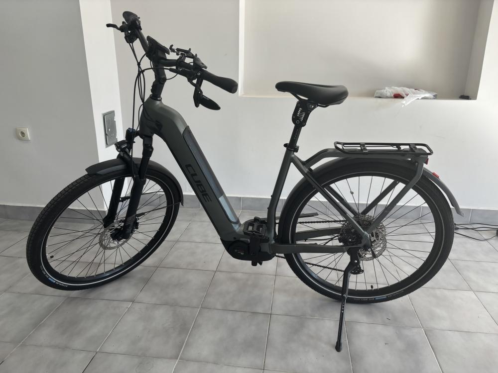 Cube Kathmandu Pro 625 čip,fabrički punjač,bisage