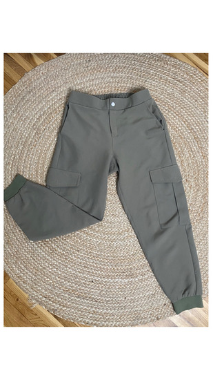 Zara maslinaste cargo pantalone