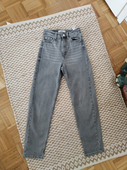 Pull and Bear mom slim fit farmerke 32/34
