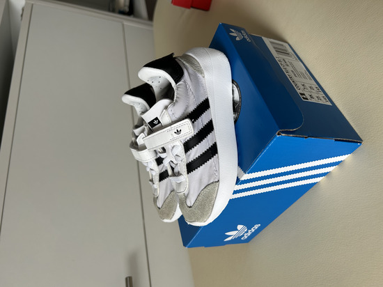 Adidas patike za decaka 24