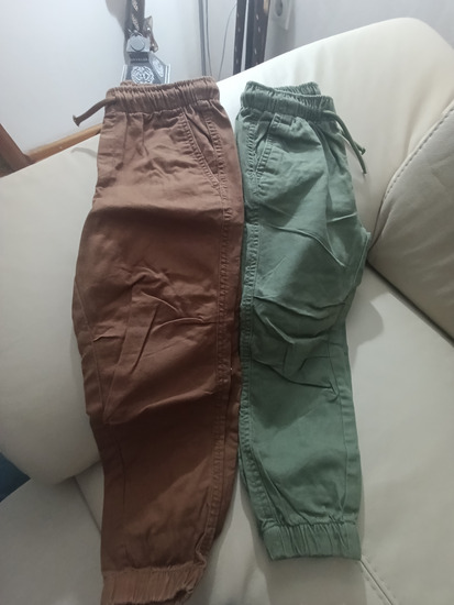 Pantalone H&M za decaka 110 dva kom u paru