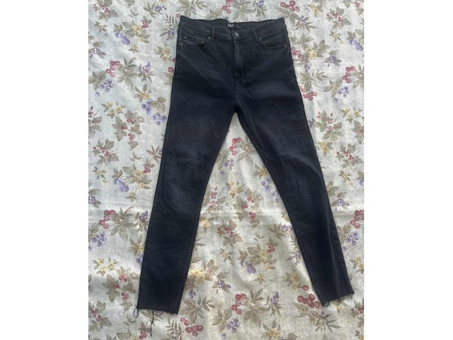 farmerke lasteks crne ,,ZARA` broj 40