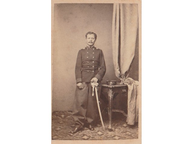 Srpska vojska - oficir sa sabljom - kartonka oko 1865