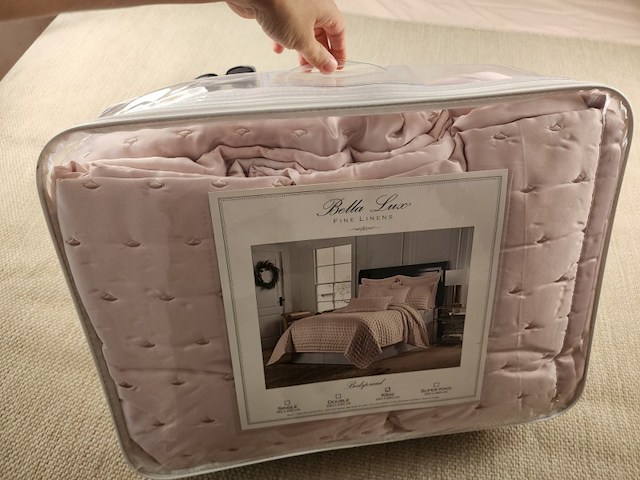 NOV prljavo roze prekrivac za king krevet 240x250