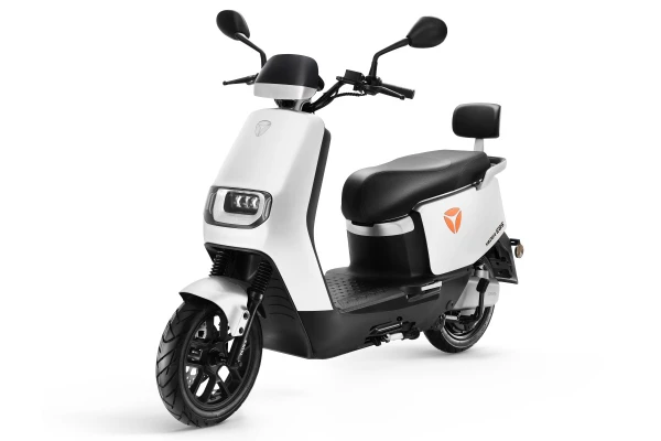 Baterijski skuter Yadea E8S 72V 38Ah - beli