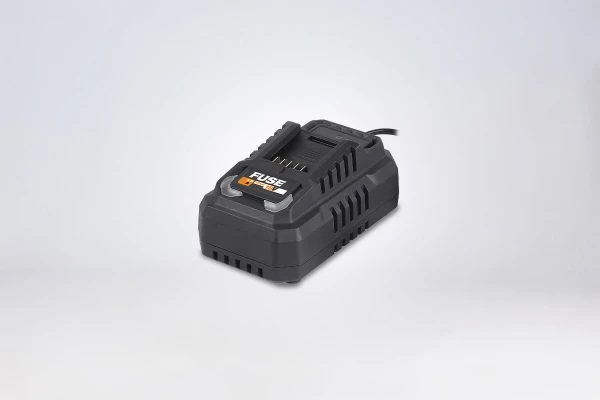 FUSE 18V brzi punjač 4,5A