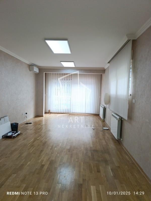 Južni Bulevar, Trosoban stan za izdavanje, 82m2, 1.350€