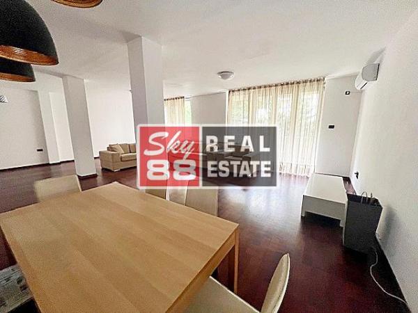 Četvorosoban stan za izdavanje, 210m2, 1.400€