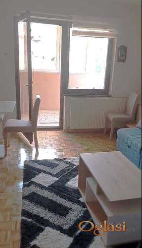 Izdajem Stan u centru Zlatibora