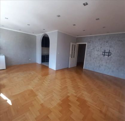 Troiposoban stan na prodaju, Centar, 98m