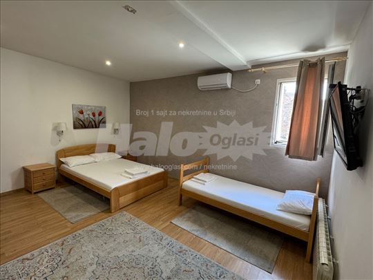 Izdavanje soba ispod Brankovog mosta od 450e