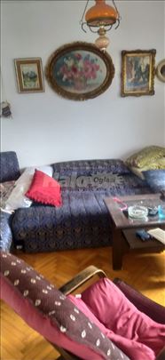 Stan u kuci sa dvorištem